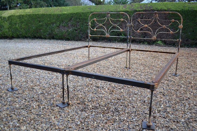 Antique Beds Bedsteads Coast to Country French Brass and Iron beds ...